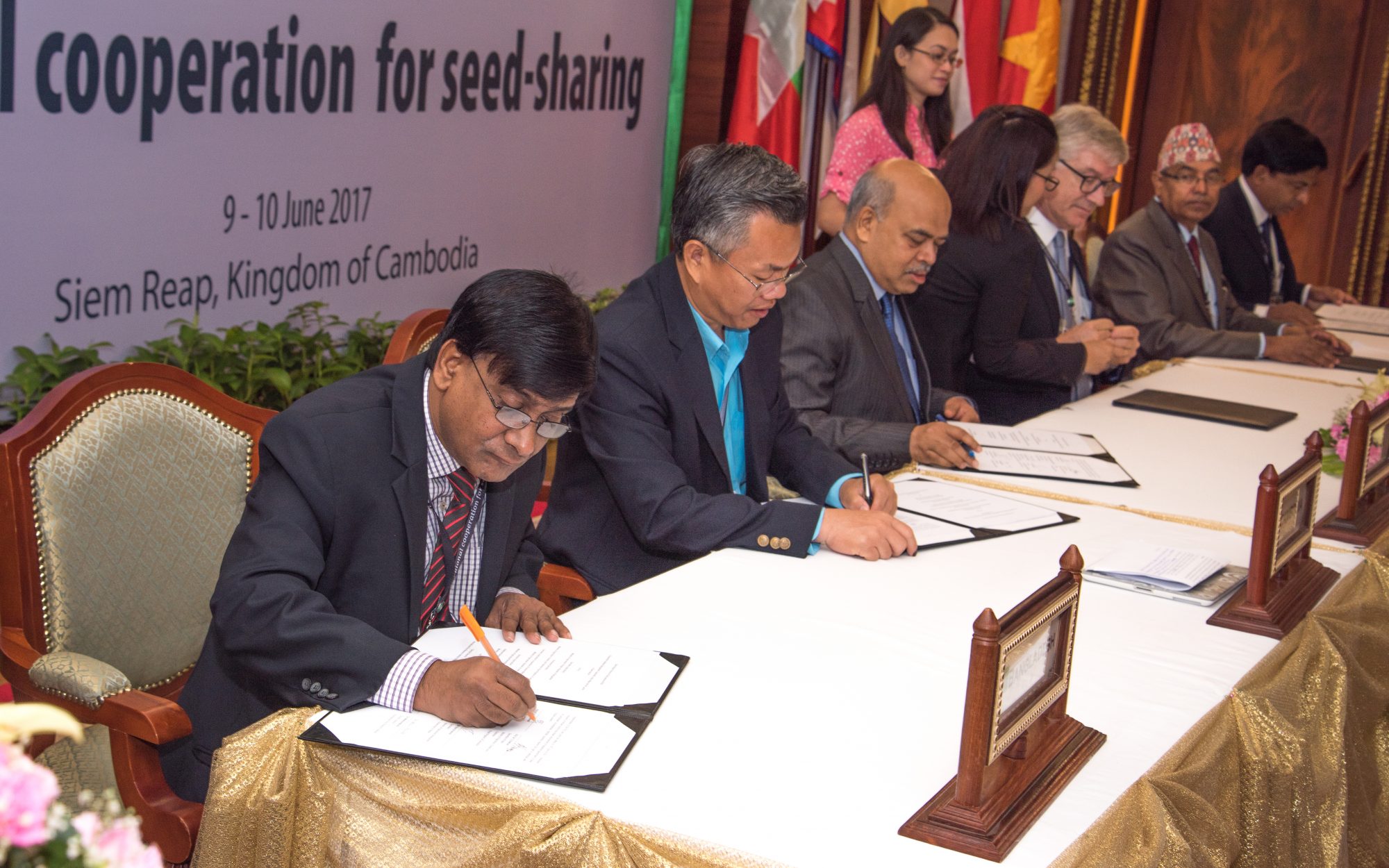 Agreement on multi-country seed-sharing reached | International Rice ...
