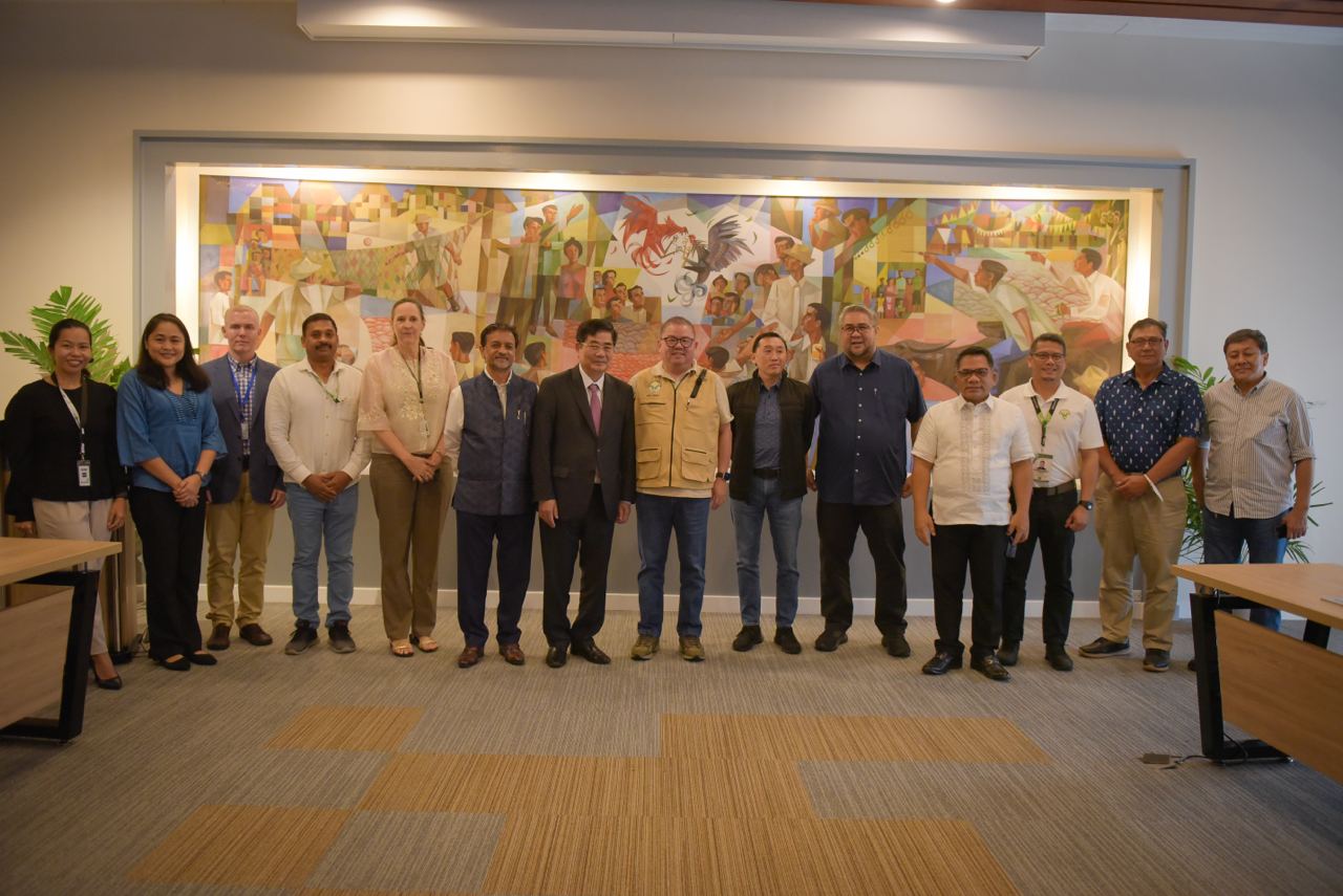 Philippine Agriculture Secretary visits IRRI Headquarters to explore ...
